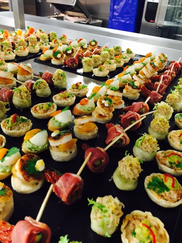 Charolas de canapés y bocadillos para eventos en CDMX | Cotiza